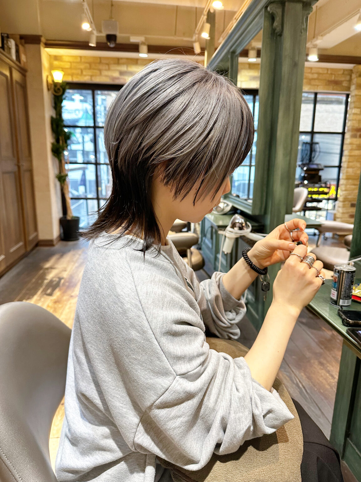 【2025年最新版】ウルフカットとは？似合う人やおすすめスタイル紹介 - Monan