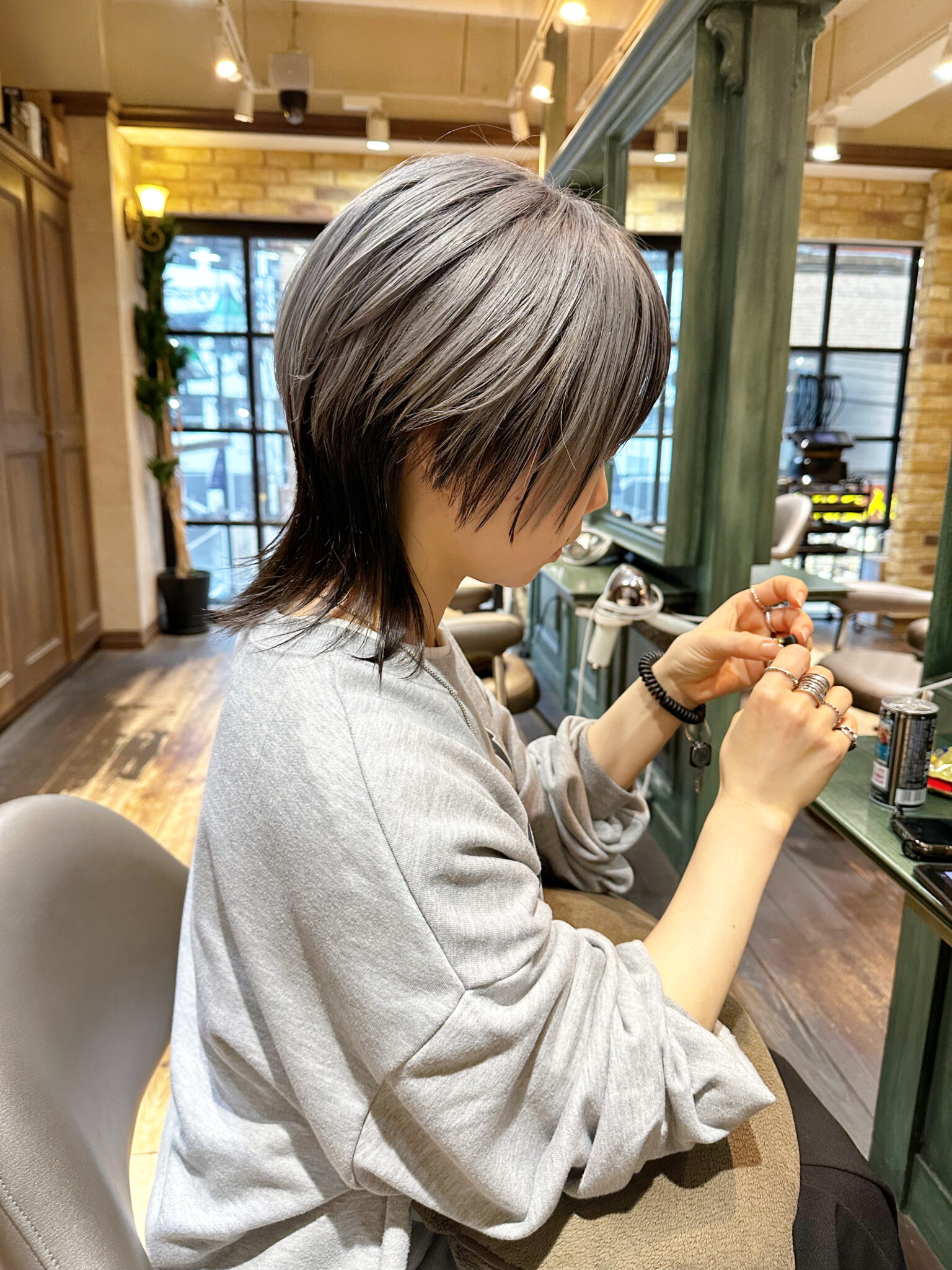 【2025年最新版】ウルフカットとは？似合う人やおすすめスタイル紹介 - Monan